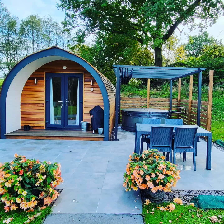 Shays Farm Glamping - Foxy Loxy - Northwich