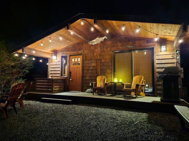 Rachael's Retreat | Woodstove & Fire Pit - Vancouver Island