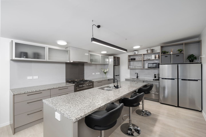 3 X Suites, Bathrooms, Decks And A Chef's Kitchen - Masterton