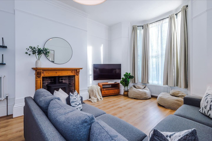 6bdr House | Sleeps 16 | Group Friendly - Manchester