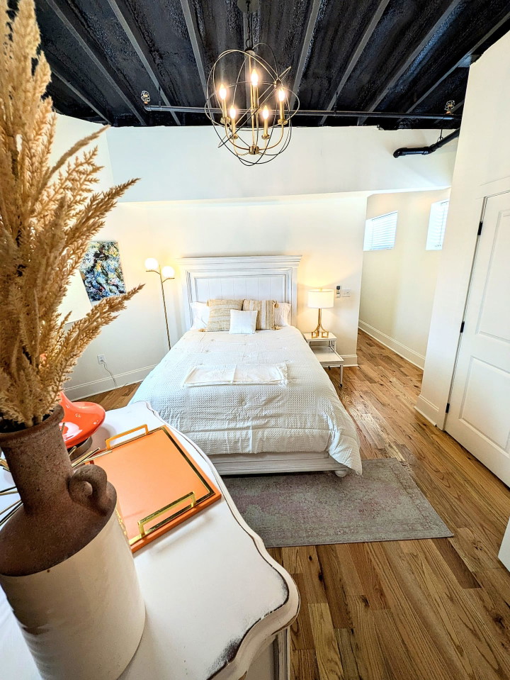 King's Court (Apt A)-luxury 3br W/ King Bed Dwntwn - Muscle Shoals, AL
