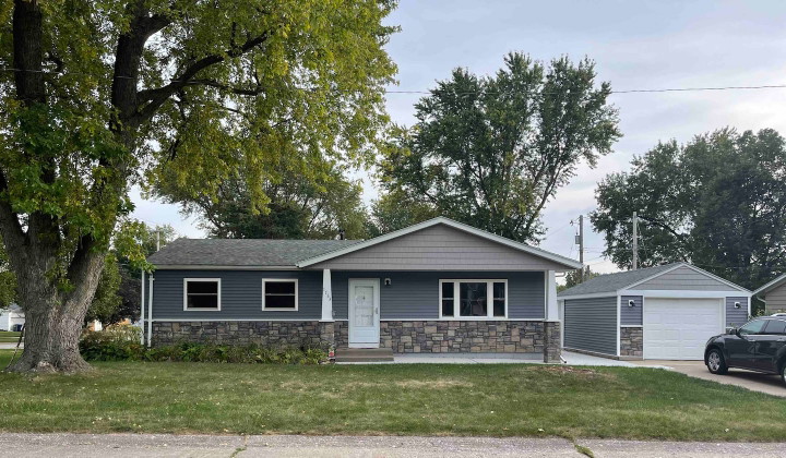 Entire Ranch Home Centrally Located In Bettendorf, Near Bike Path And Bett Plex - Davenport, IA