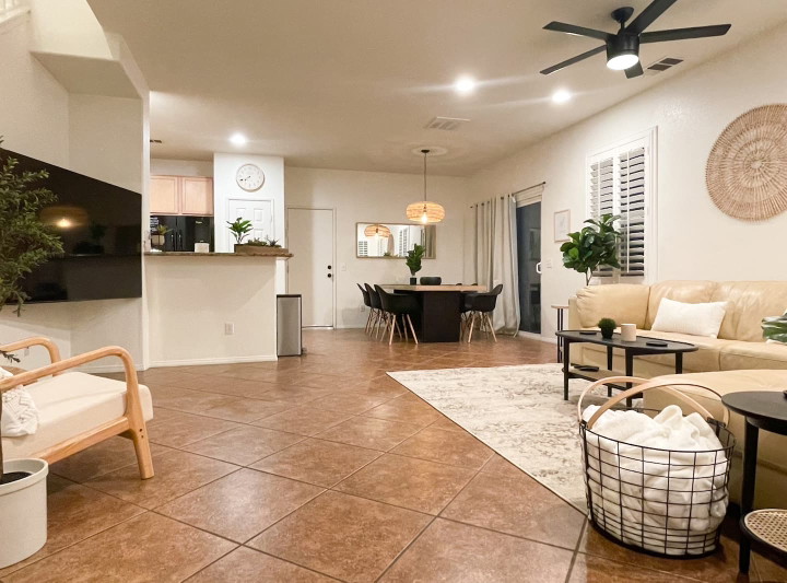 Modern Natural Home, Quiet & Central - Santa Clarita, CA