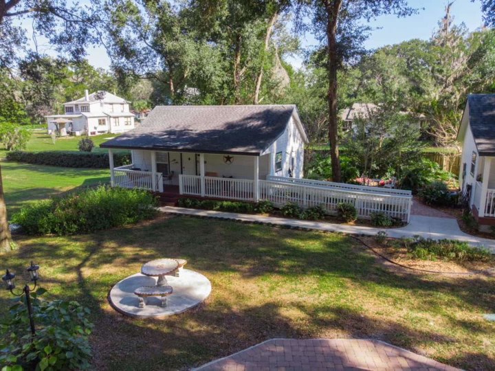 Near Daytona | Cozy King Cabin With Jacuzzi Tub - DeLand, FL