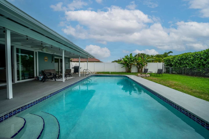 Open Concept 3 Bedroom Home With Pool - Palm Beach Gardens, FL