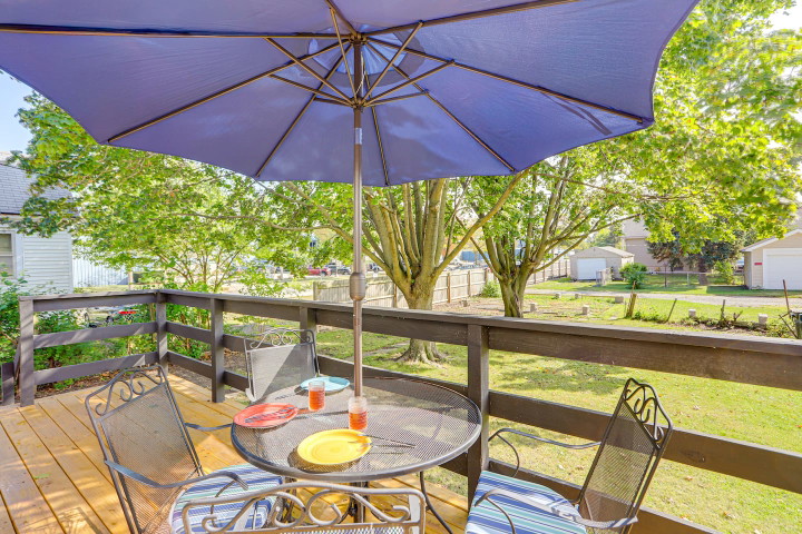 1 Mi To Cedar Point: Family Getaway W/ Porch! - Sandusky, OH