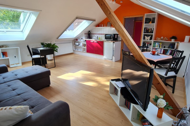 Ruhig Gelegene Dachgeschoßwohnung / 15 Min To Fair - Colonia