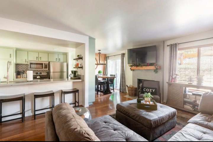 The Snowflake Suite Getaway By The Village - Mammoth Mountain, CA