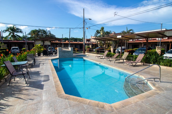 Downtown/ac/pool/beach Walking Distance/wi-fi - Jaco
