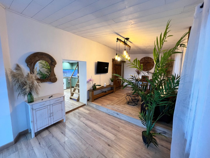 Small Independent House, Private Parking - Ferney-Voltaire