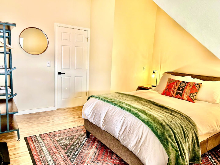 Modern | Stylish | Mt View | Downtown | Walkable - Mount Shasta, CA