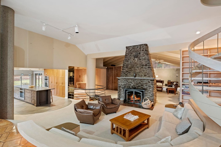 Mid-century Modern Mansion With Pool - Manchester, NH