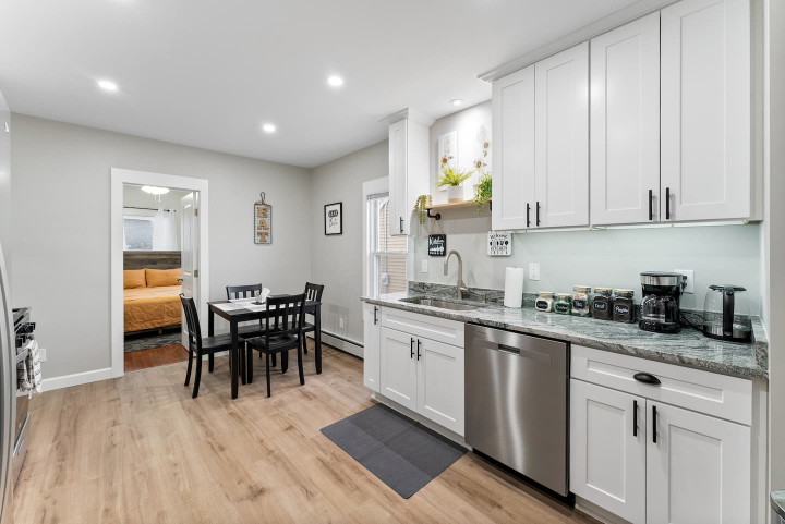 Updated 2-bedroom Bristol - Farmington, CT