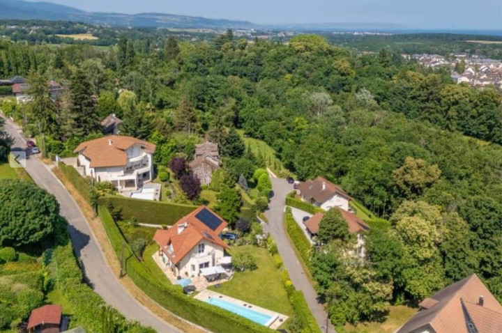 Beautiful Private Home With Pool - Nyon