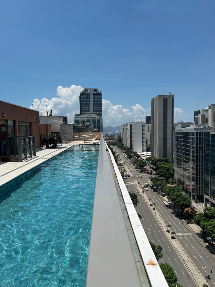 Modern Studio  Rooftop Pool  Metro Access - Rio de Janeiro
