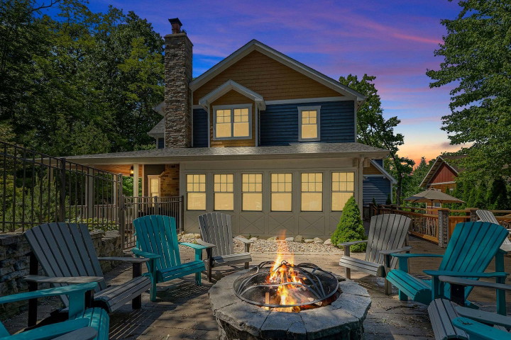 Nb Getaway With Hottub, Pool & Priv Screening Room - New Buffalo, MI