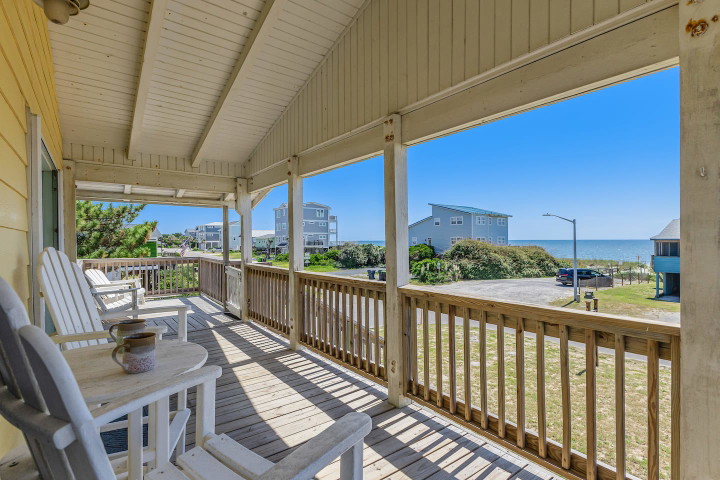 Banana Pancakes-2nd Row Cottage W/ Beach Views! - Oak Island, NC
