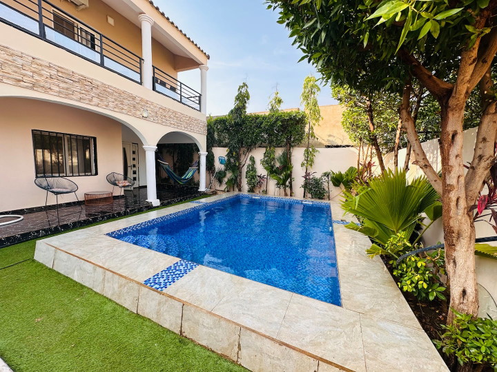 Villa So Queen With Pool, Electricity Ok! - マリ