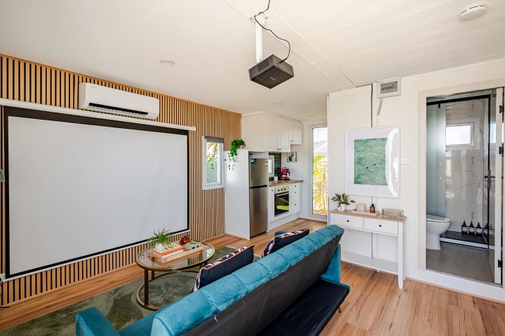 Tiny Home | Cinema | Garden | 2+ Bed Stylish Stay - Perth