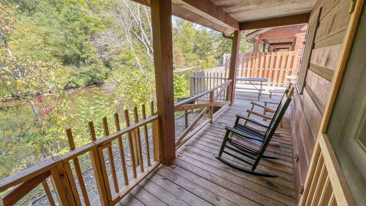 Cabin #3 - Riverfront W/ Large Back Deck And More! - Cherokee, NC