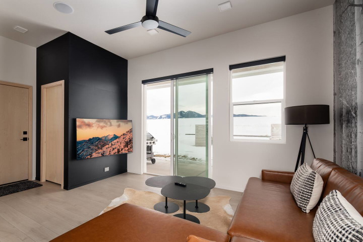 Luxury Stand Alone Condo, Minutes From Downtown Bozeman, Garage & Outdoor Patio - Montana