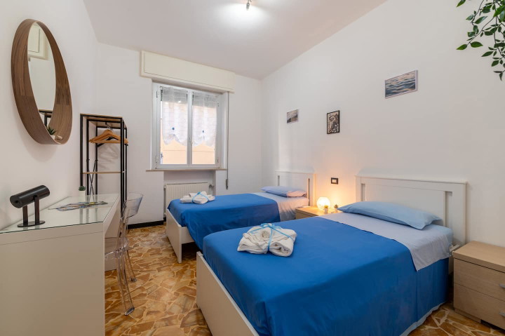 A Stone's Throw From The Waves - Lavagna