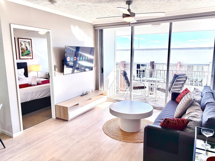 King Balcony Apartment In City! - Toowoomba