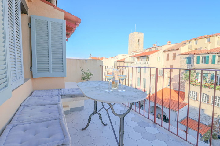 Unique: Duplex & Terrace On The Provençal Market - Antibes