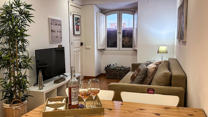 Beachfront 2br Apt In Cascais Historic Center - Estoril