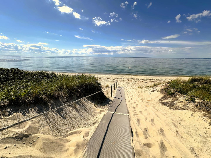 Beach Walks, Books & Bay Sunsets - Brewster, MA