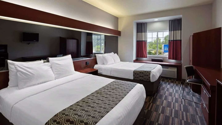 Relaxing Room Located At I-79 | Free Parking - Morgantown, WV