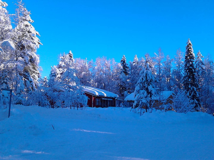 Beautiful Yellow Cottage Near The Center Of Rovaniemi -