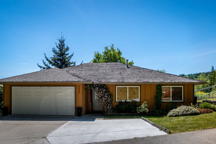 Bright And Spacious 3-bedroom West Coast Rancher - Sechelt