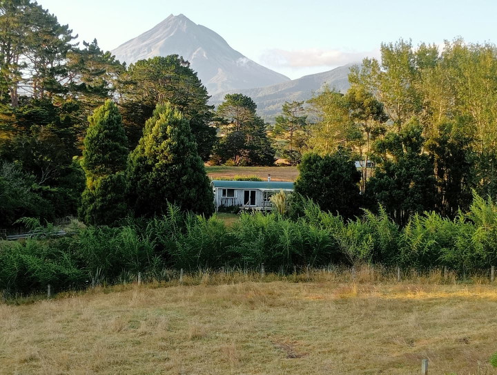 Ecobach - Self Contained Off-grid Small Home - New Zealand