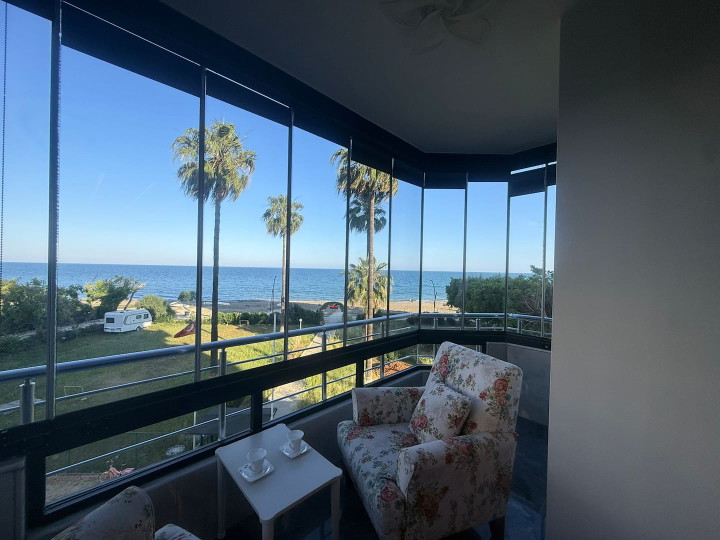 Luxury 3 Bedroom Beachfront Apartment With Pool - Mersin