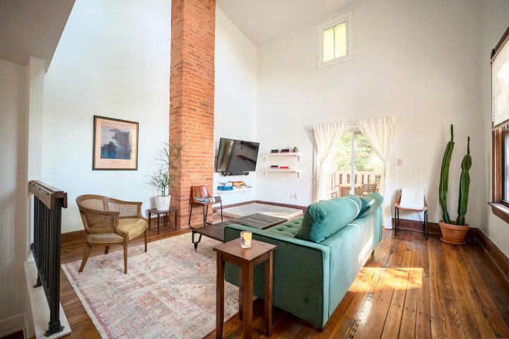 Large, Airy 2br W/private Deck By Otr/uc/downtown! - Cincinnati