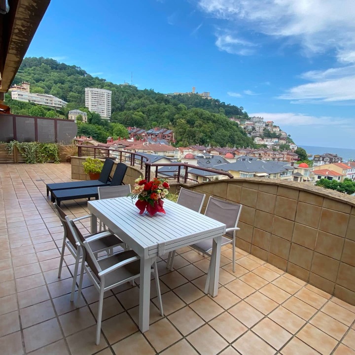 On The Beach, With A Terrace And Parking - San Sebastián