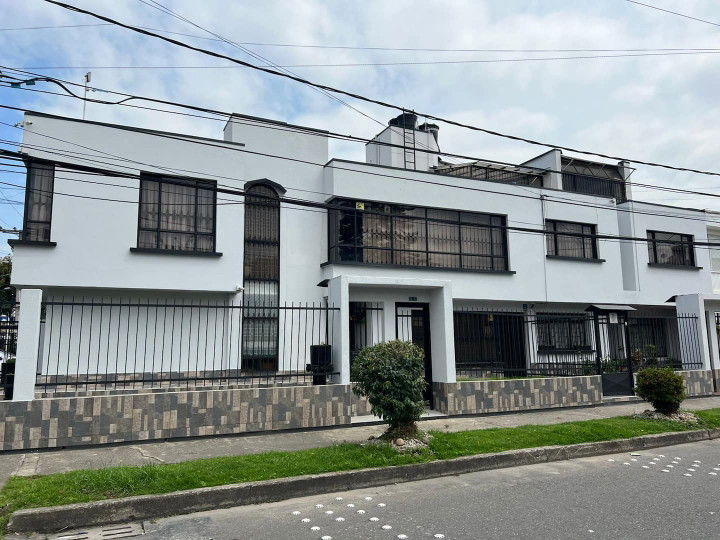 Maison Familiale Idéale, Proche De L'aéroport - Bogota