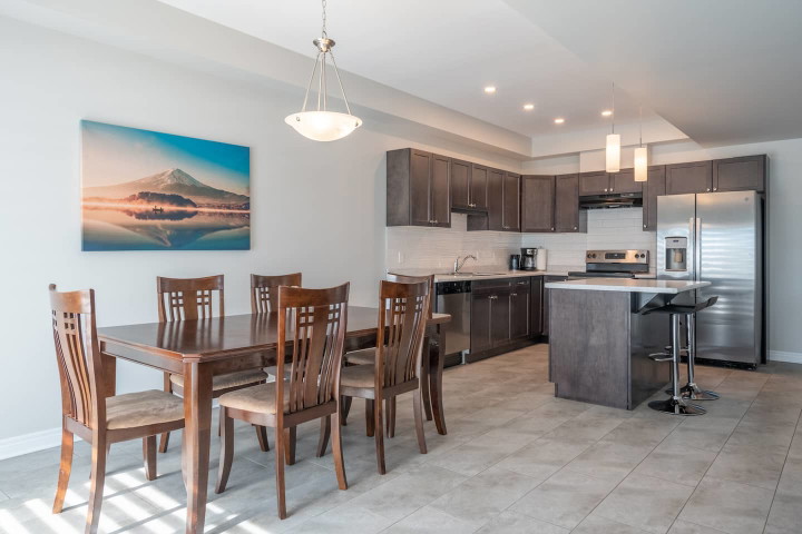 New 3 Beds And 3 Baths With Free Park-niagara - Welland