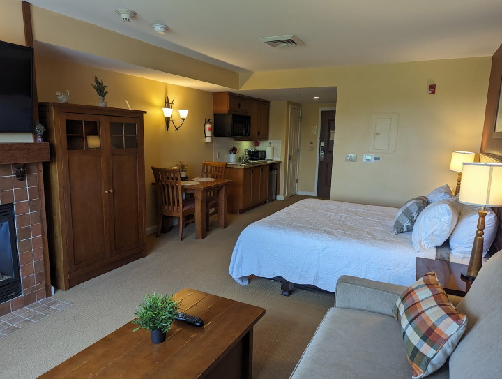 Rustic Classic Spacious Studio - Vernon Township, NJ