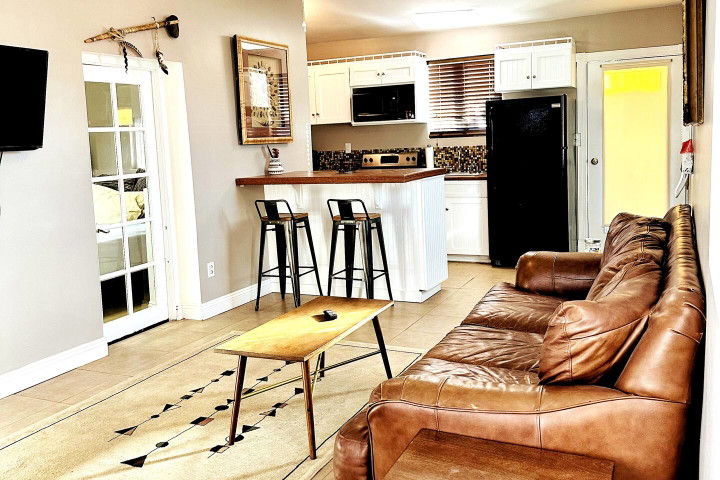 Cowboy Cabin - Peaceful Rural Views & Patio - San Marcos, CA