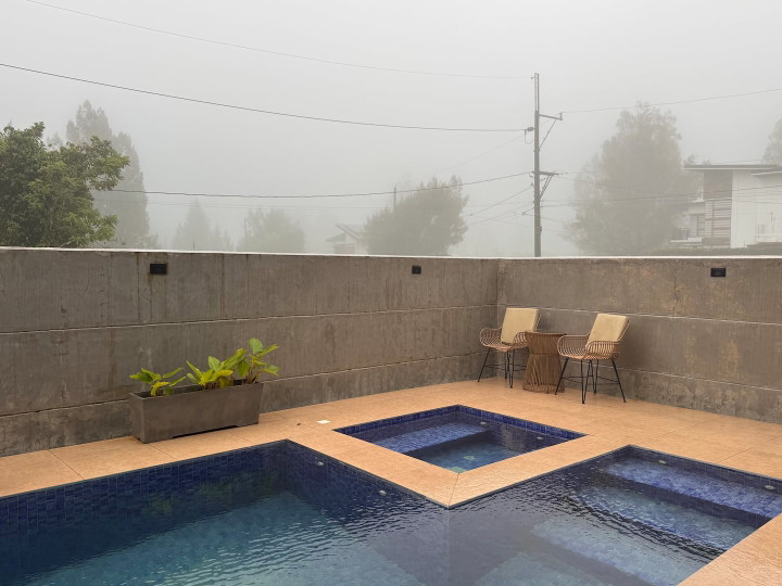 Modern Tagaytay Villa W/ Jacuzzi | Up To 14 Guests - Amadeo