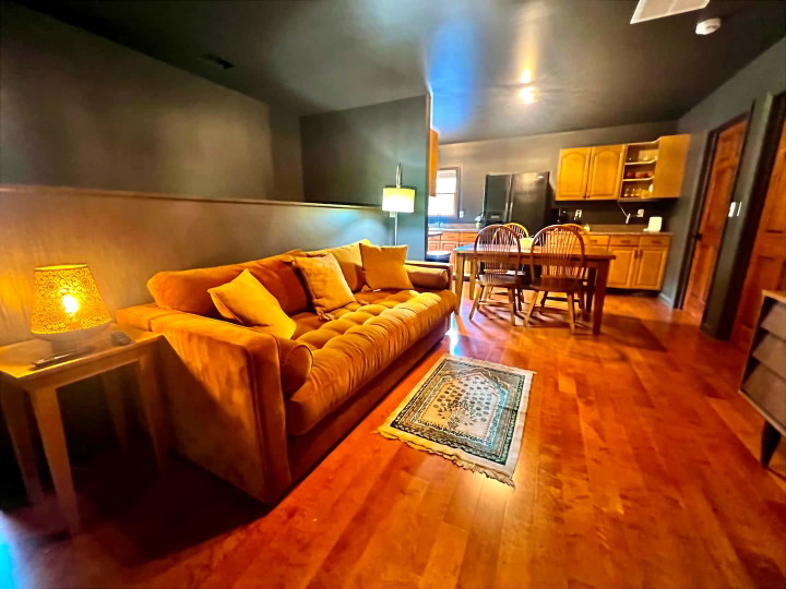 Chic 2nd Flr Apt In Sought After Location! - Charleston, WV