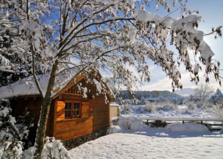 Gorgeous Log Cabin, Outdoor Bath & Mountain Views - Wairarapa