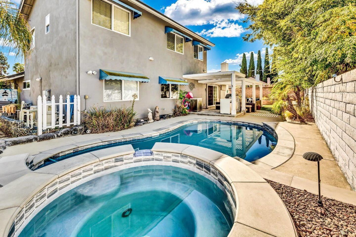 Stunning 4br Laguna Hills Oasis W/ Private Pool - Lake Forest, CA