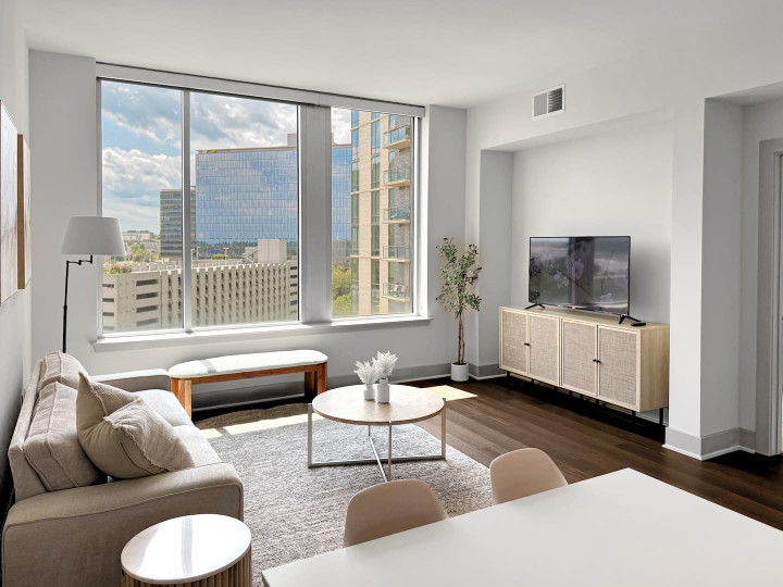 Marshmallow 1br Tysons | Patio Pool View|parking - Fairfax, VA