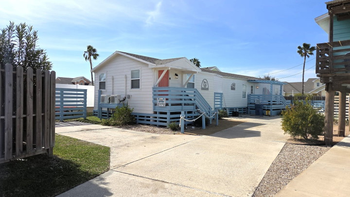 Close To The Beach--tiny House Feel, 1 Br/1 Bath, In-town, Dogs Ok! - Port Aransas, TX