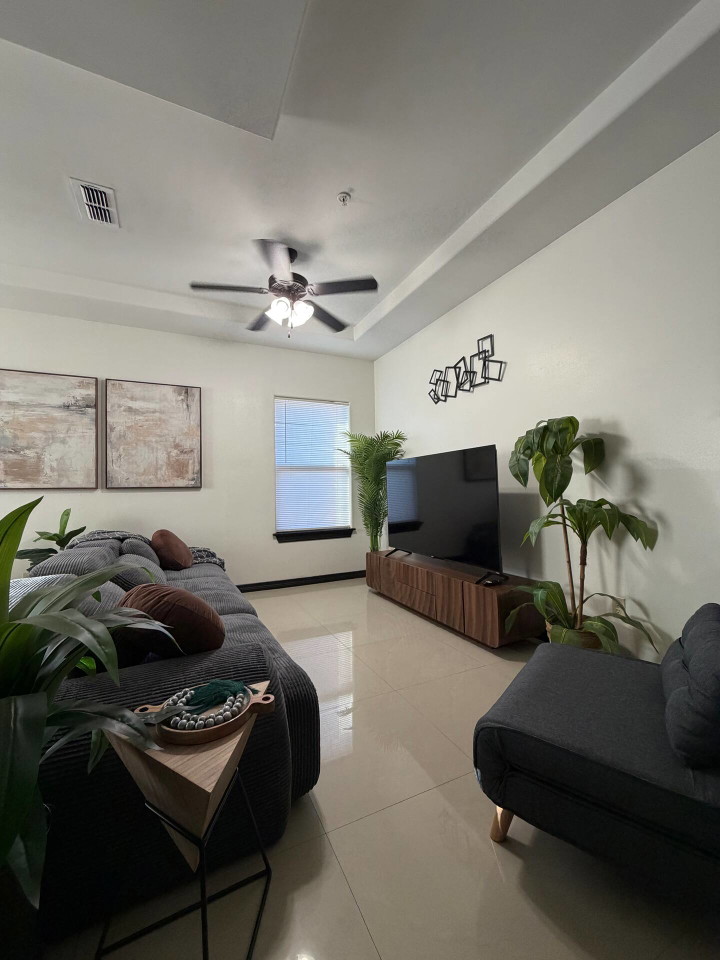 Uptown Modern Haven - Laredo, TX