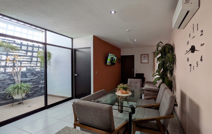 House, Ground Floor. A/c, High-speed Wi-fi. Parking - Ciudad Guzmán