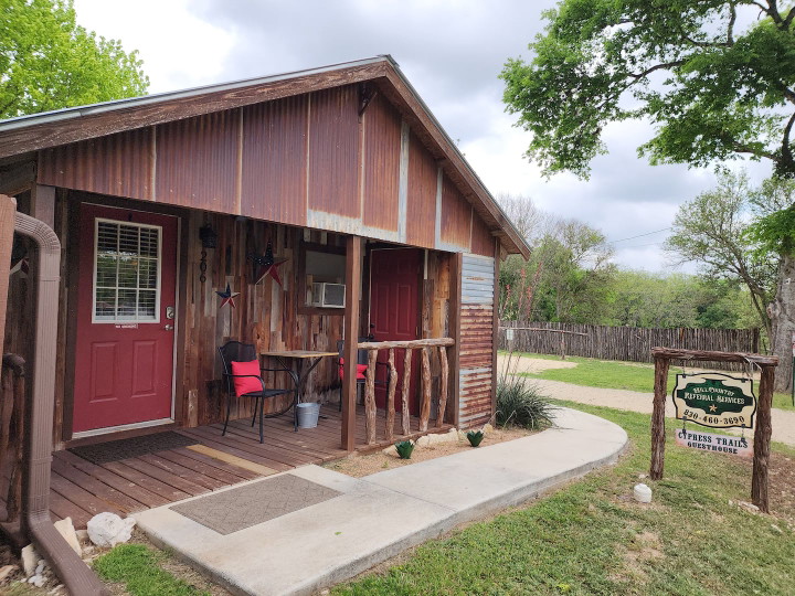 Cypress Trails Guesthouse - Downtown Bandera - Bandera, TX